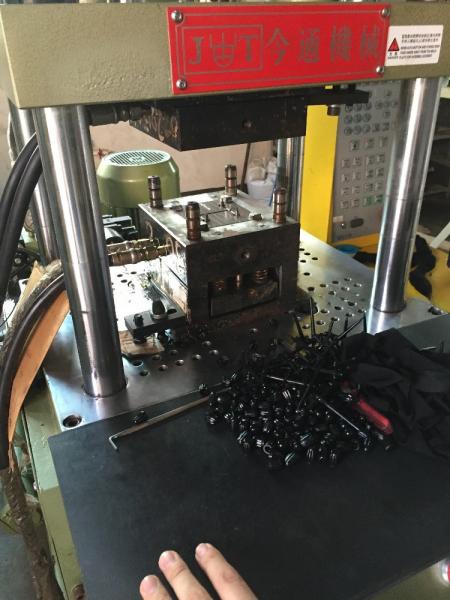 Quality 35T Plastic Vertical Injection Moulding Machine Max Daylight 340/280mm For Chip for sale