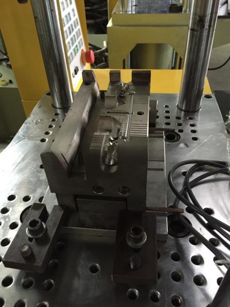 Quality 35T Plastic Vertical Injection Moulding Machine Max Daylight 340/280mm For Chip for sale
