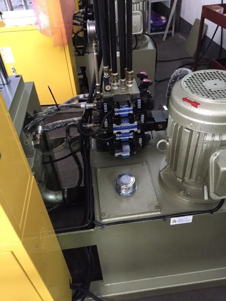 Quality Small Mini Plastic Vertical Injection Moulding Machine 30 Ton 25mm Screw for sale