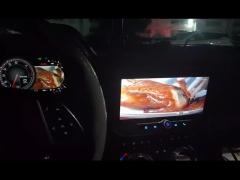 La Chevrolet Camaro peut-elle être affichée sur le même écran que la console centrale ? La réponse est oui.