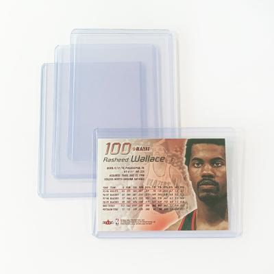 Cina Porta carte rigido in pvc 3x4 con caricatore dall'alto 35pt porta carte per carte sportive in vendita