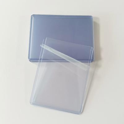 Cina Porta carte rigido in pvc 3x4 con caricatore dall'alto 35pt porta carte per carte sportive in vendita