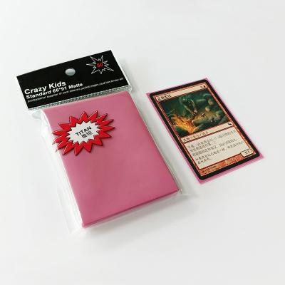 Cina Protettore per carte collezionabili rosa MTG / Naruto / Pokemon Card Sleeves 63X88mm Fit in vendita