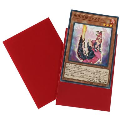 Cina La carta rossa 62x89mm su ordinazione di CPP YuGiOh collega le maniche con un manicotto arancio della figurina di struttura in vendita