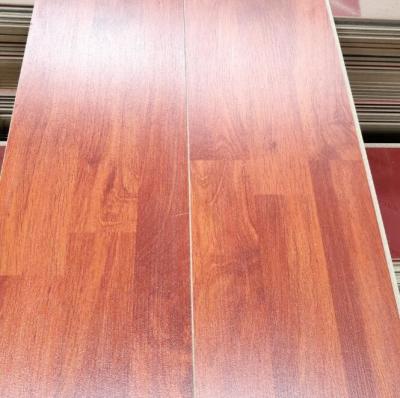 China embossed ac5 e1 12mm HDF V groove pisos laminados laminated floor for sale