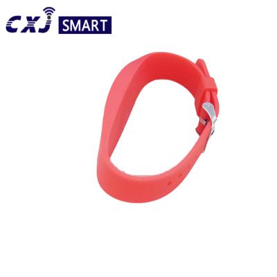 中国 祝祭のための防水RFID NFCのブレスレットのシリコーン材料 販売のため