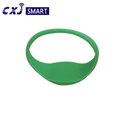 中国 祝祭のための防水RFID NFCのブレスレットのシリコーン材料 販売のため