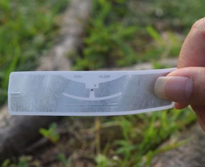 China UHFhaustier RFID Umbau-Aufkleber imprägniern zerstörbares für Fahrzeug-Windschutzscheibe zu verkaufen