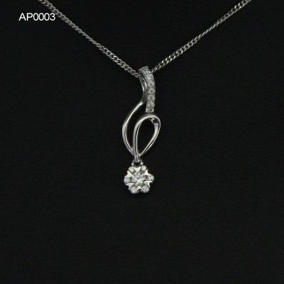 Cina Pallato 18 Oro 18K Oro Diamante Collare Pendente Dimensioni 6,5 * 15 mm in vendita