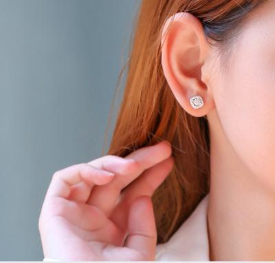 Cina Taglio brillante di 0.38ct 18k dell'oro bianco del giro nobile di Diamond Earrings 2.0g in vendita
