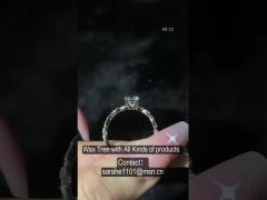 5.5mm Moissanite γύρω από Bezel τον καθορισμένο βαθμό 925 Αντιαεροπορικού Πυροβολικού δαχτυλιδιών αρραβώνων εξαιρετικό ασήμι
