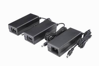 Chine adaptateur de bureau 18V 3.3A 24V 2.5A 48V 1.25A de puissance de 60W 5V 7A 9V 6A 12V 5A à vendre