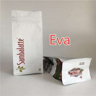 China Resealable Zipper Stand Up Bags Flat Bottom For Animal Feed Packaging for sale