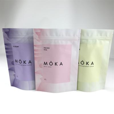 China El fotograbado que imprime el empaquetado plástico de la sal de baño empaqueta el mate que se puede volver a sellar en venta