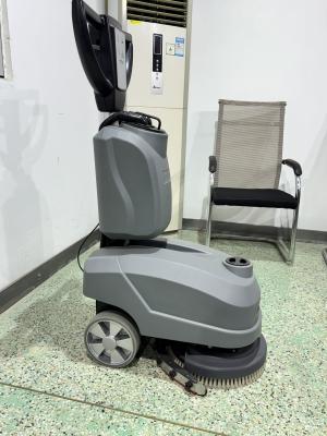 Cina Pulizzatore da pavimento compatto a batteria 15L Capacità del serbatoio di recupero Riduzione dell'utilizzo dell'acqua in vendita