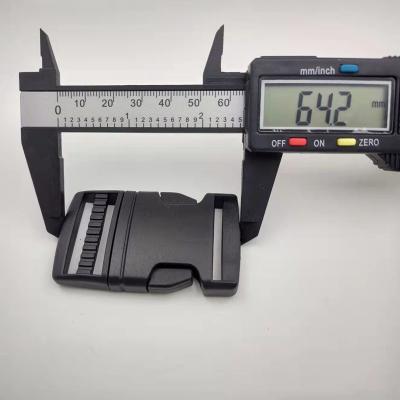 Cina Fermagli convenienti di 64.2*38.2mm Fanny Pack Buckle Replacement Rucksack in vendita