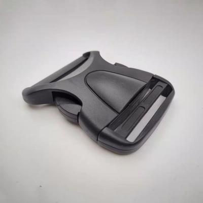 Cina Regolatore di plastica nero su misura della cinghia dello scorrevole del doppio fermaglio laterale a 3/5 pollici del rilascio in vendita