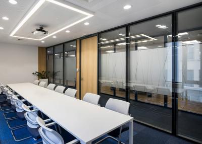 China meeting room glass/solid partition wall framed colorful glazed professional manufacturers glass partition en venta