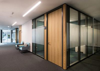 중국 stick Frosted logo customized glass wall partition with solid door equipment belt for accessories 판매용