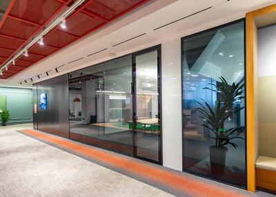 中国 内部のコンパートメント ガラス隔壁 アルミ108mm厚さのフレーム 5+5mmダブルガラス 簡単にインストール 販売のため