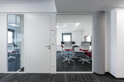 China Aluminum Frame Glass Partition Wall with Soundproofing for sale