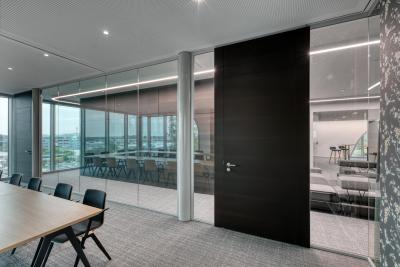 China Single Glazed Glass Partition Wall with Aluminum Frame 33dB Soundproof for sale