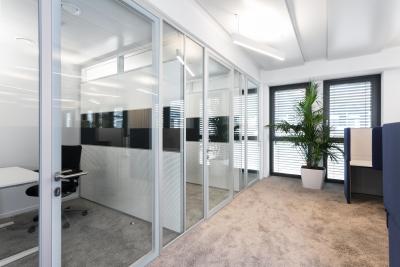 China Customizable Aluminum Frame Glass Partition Wall with 2-Year Warranty for sale