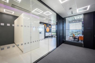 China Tempered Glass Aluminum Partition Wall 108mm Soundproof 45dB for sale