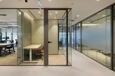 China Customizable Aluminum Frame Glass Partition Wall 25-60mm Thickness for sale