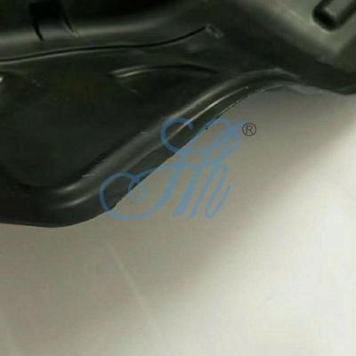 Cina OE NO. 8981019460 Marca auto D-max12/03/06/4*4 Protezione da fanghi interna per ISUZU D-MAX OEM in vendita
