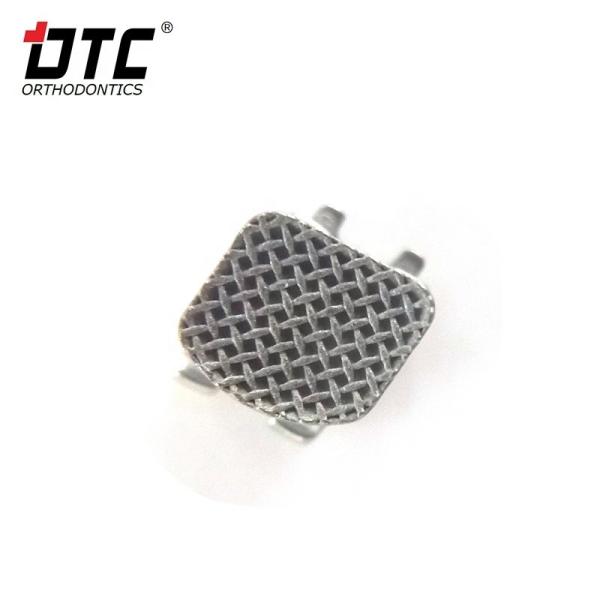Les supports métalliques de la série DTC Bright sont la clé d'un traitement orthodontique de classe II réussi