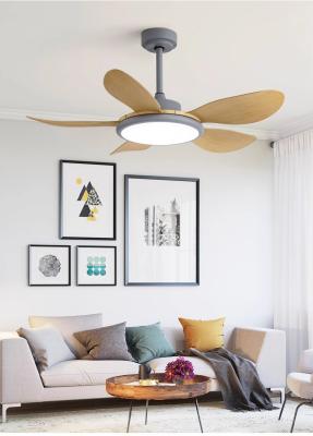 Cina Grandi ventilatori elettrici a energia eolica Pendenti Light Cinque foglie di legno massello ventilatore di soffitto in vendita