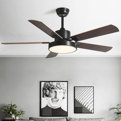 China Huishoudelijk 52 inch DC motor Massivhout 5 blad Modern Home Decor Mute Bldc Led Plafondventilator Met Licht Afstandsbediening Te koop