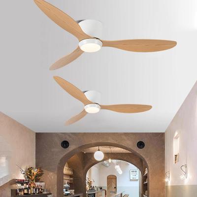 中国 LED 天井扇風機 木製 プラスチックの刃 フラッシュ マウント 天井扇風機 リモコン付き 販売のため