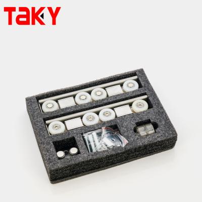 Cina Sistema di attrezzatura per armadi di porta in legno con ruota scorrevole a rulli con sliver e dimensione di 8,5 cm*11 cm in vendita