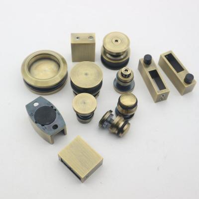 Китай Система раздвижных дверей без рамы SS304 с польскими золотыми роликами и стилем дизайна без рамы продается