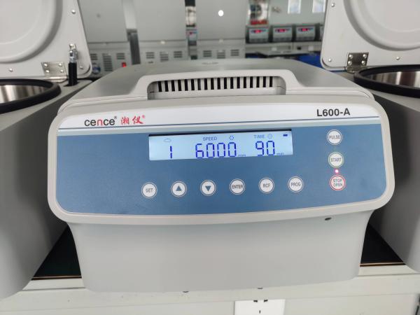 Centrifugeuse à sang de Cence avec rotor d'angle et rotor horizontal compatible Centrifugeuse à basse vitesse L600-A