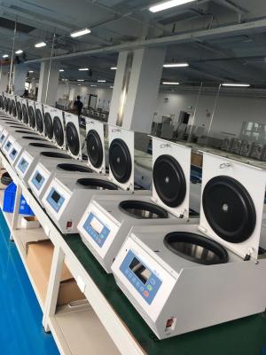 Cina macchina della centrifuga del laboratorio 16000rpm a basso rumore con il rotore di angolo 24x1.5ml/2ml in vendita