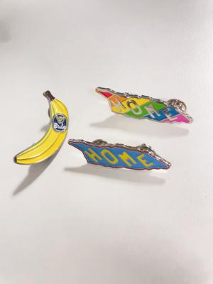 Cina Plated Metal Crafts Customized Soft Enamel Lapel Pin Business Gifts Metal Logo Design Pins For Clothes in vendita