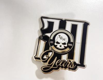 Cina Plated Metal Crafts Customized Hard Enamel Lapel Pin Business Gifts Metal Logo Design Pins For Clothes in vendita