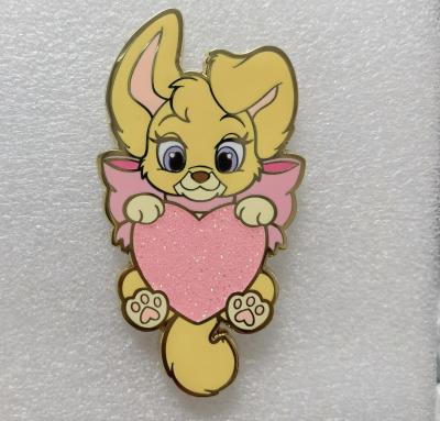 China Metall Kundengröße Personalisierte Emaille Glitzerfarben Pins Bestellpins mit Logo zu verkaufen