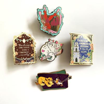 Cina Produttore di pernici magnetiche a logo personalizzato - perni di lapel a brocca in metallo con smalto duro/morbido in vendita