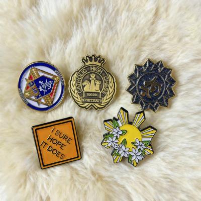 China Custom Soft Enamel Lapel Pins in Customer Size with Zinc Alloy Material for Personalized Branding for sale
