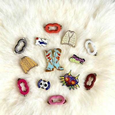 China Custom Design Lapel Pins with Hard/Soft Enamel Finish and UV Printing for Branding for sale