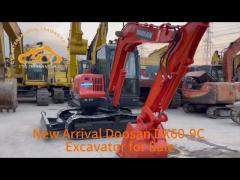 De gebruikte Bulldozer van het Graafwerktuigmini digger high efficiency with blade van Doosan DX60 9C