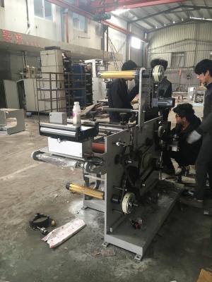Cina Il doppio conduttivo della macchina della taglierina panno/del tessuto (stile verticale) ha parteggiato nastro e macchina della taglierina di nastro adesivo di industriale in vendita