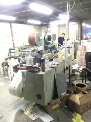 Cina Il rotolo automatico dell'etichetta muore macchina tagliante di logo dell'etichetta della macchina della taglierina da vendere lo spazio in bianco e l'autoadesivo stampato muore taglierina in vendita