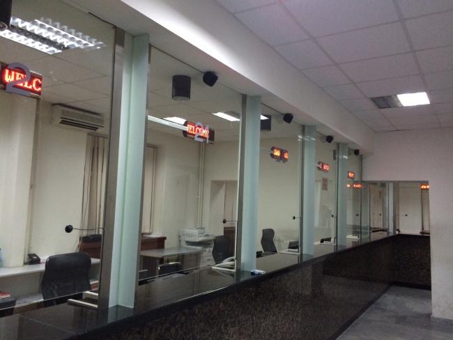 Complete All In One 17 Inch Touch Screen Ticket Dispenser Hospital Queuing System