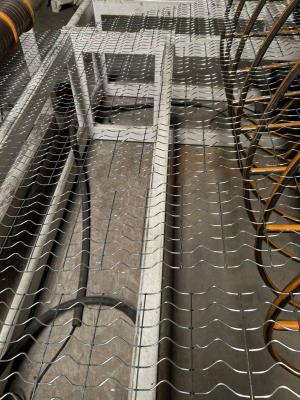 China Galvanized Offshore Pipeline Counterweight Mesh 190.5mm x 140m for sale
