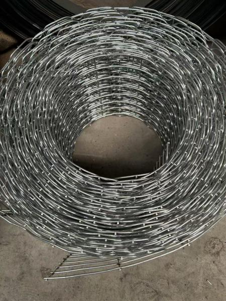 Quality Point Welded CWC Reinforced Mesh 2.4MM ISO 9001 Pipeline Coating Mesh for sale